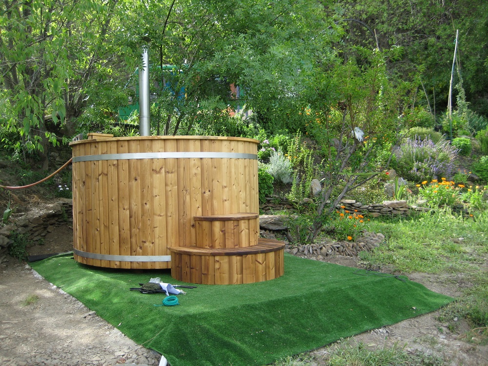 Bathing barrel with bubble jet system and LED (Granada, Spain) - Wooden ...